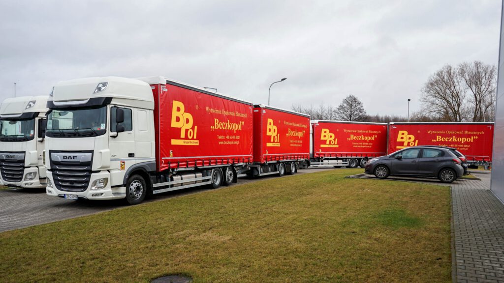 Beczkopol i nowa generacja DAF XG 6×2 z nadwoziem i przyczepą typu BDF ...