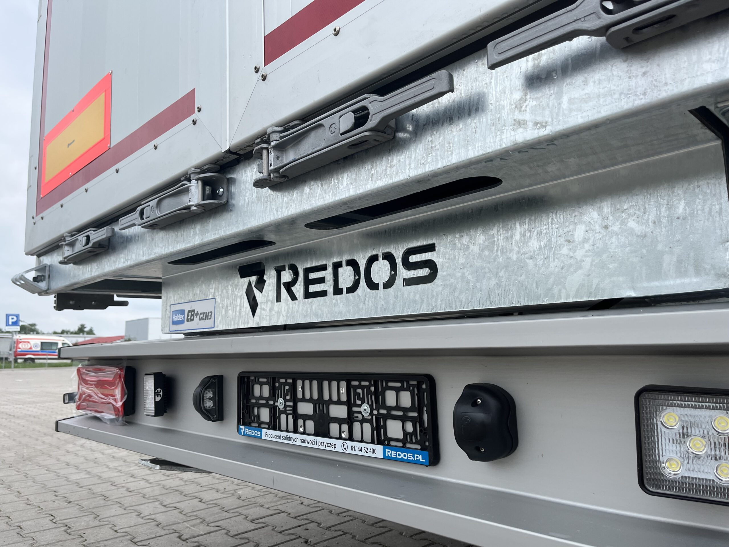 twardy zawodnik - Redos Trailers